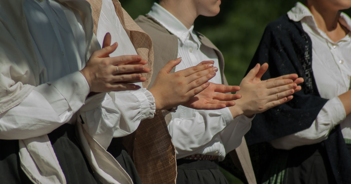 Klappen en juichen voor de Koning - HHJO