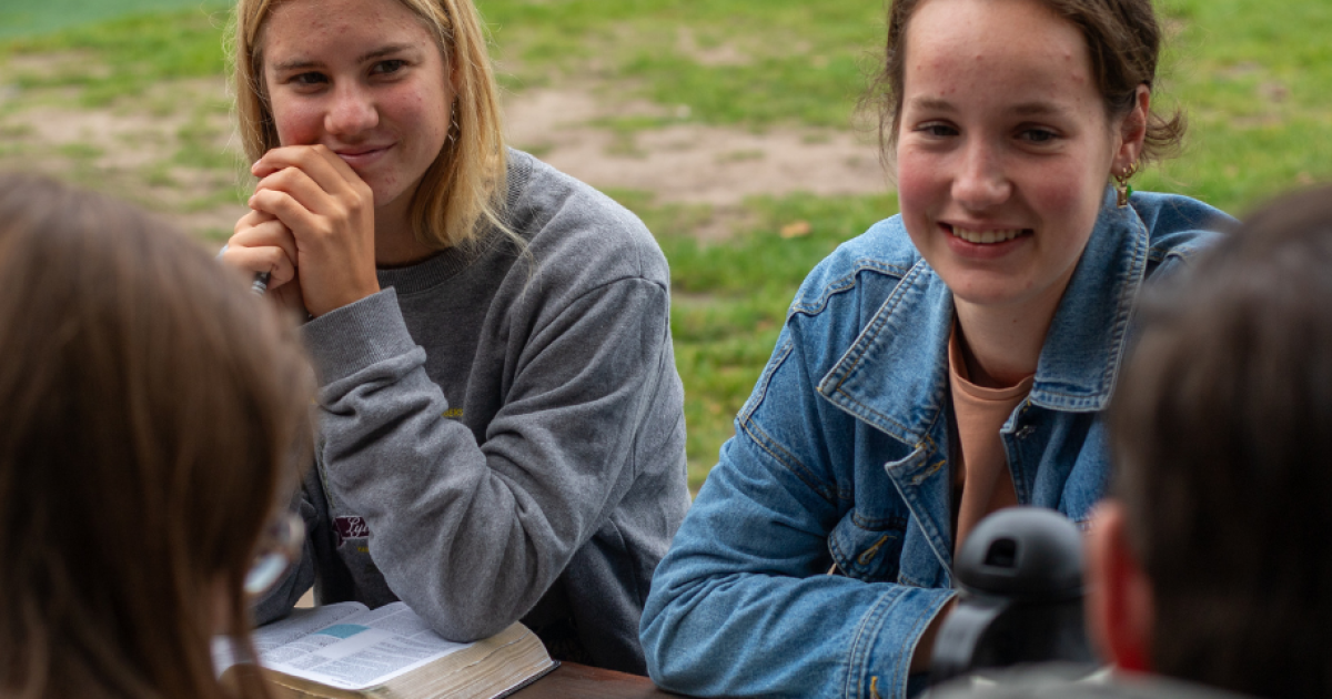 Standvastig in je geloof tijdens je studie: waarom kerk en studentenvereniging beiden belangrijk ...